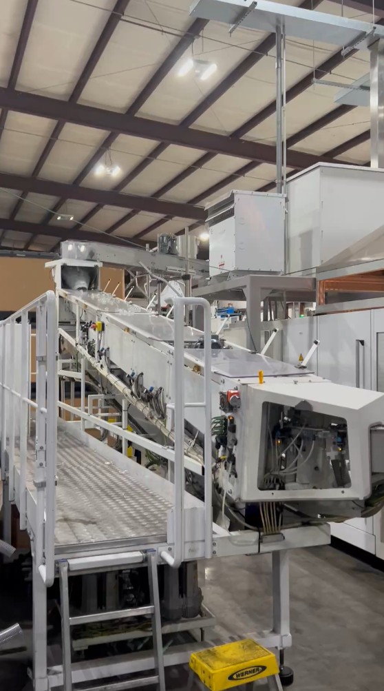 Used Complete Bottling Line KHS PET 54.000 bph | Elitekno Bottling ...