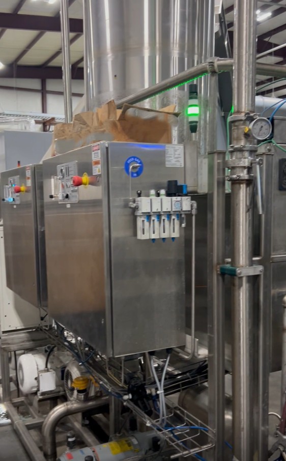 Used Complete Bottling Line KHS PET 54.000 bph | Elitekno Bottling ...